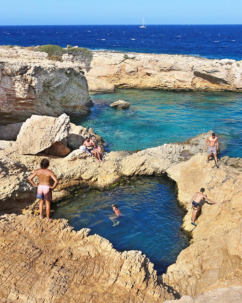 14 Day Greek Island Hopping Itinerary - 2 Epic Weeks in Greece